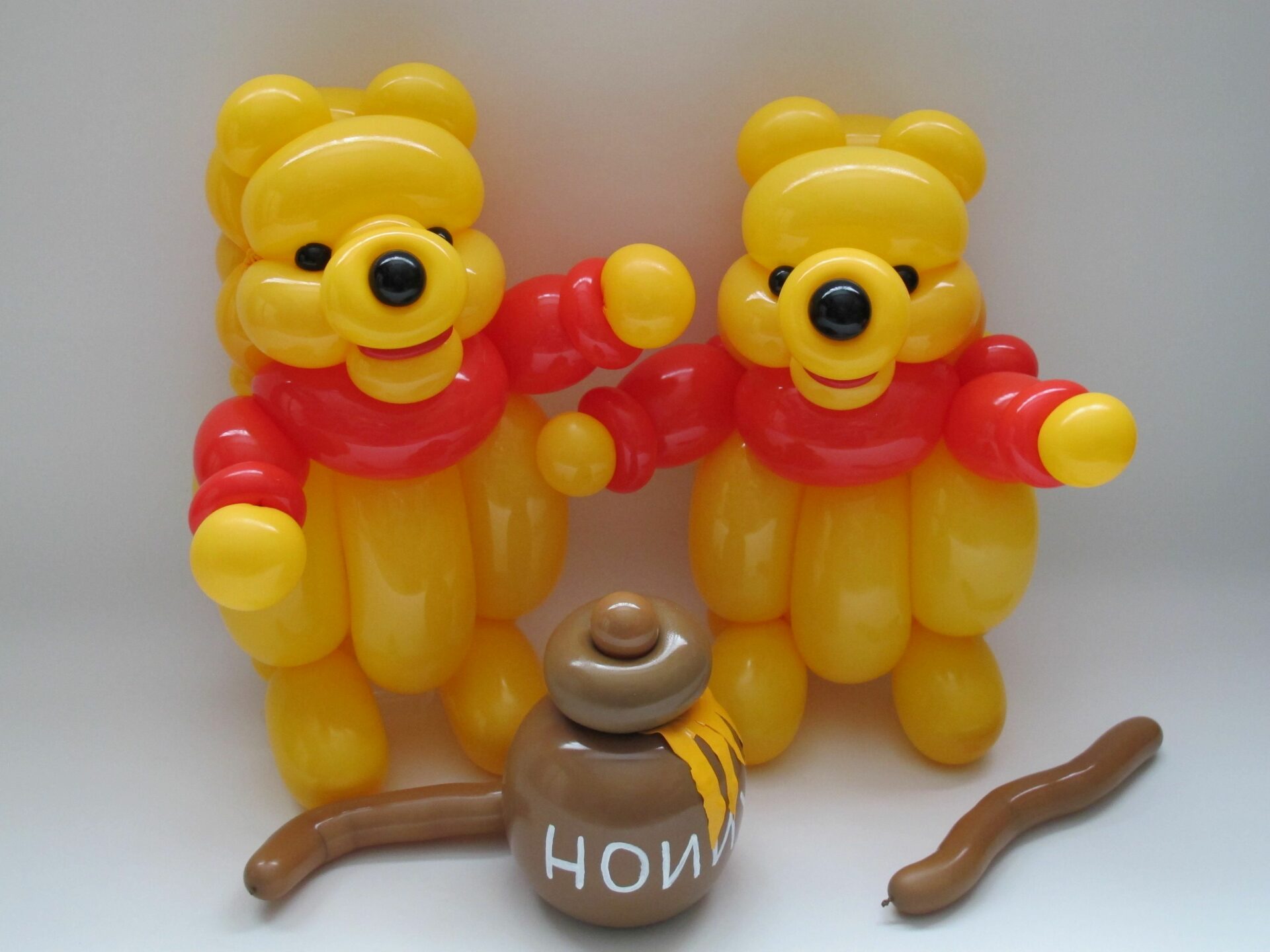 Winnie The Pooh - The Balloon Artistes Guild